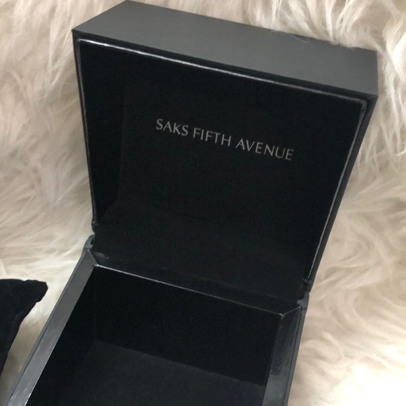 Saks Fifth Avenue | Accessories | Saks Fifth Avenue Watch Box | Poshmark